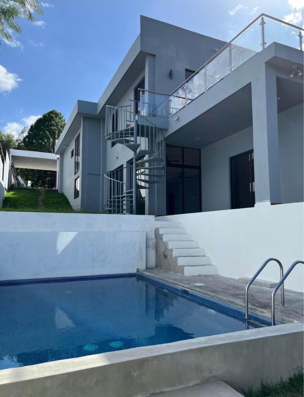 Moderna y amplia casa en residencial privada, Ciudad Merliot – micasa | El mejor lugar